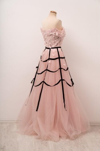 Chotronette - The prettiest dresses are worn to be taken off